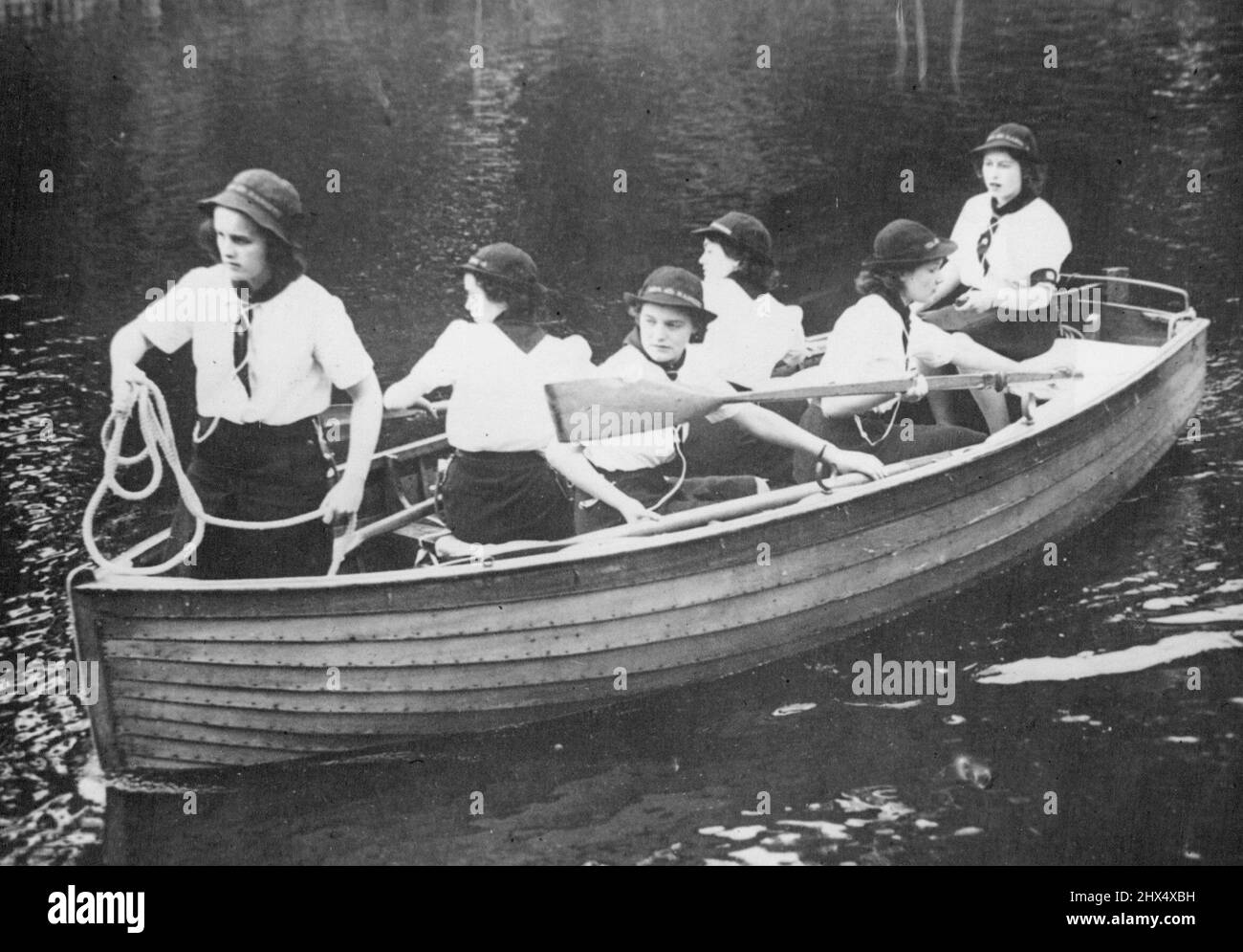 Princess With Girl Guides : Sea Ranger Princess Elizabeth takes the ...