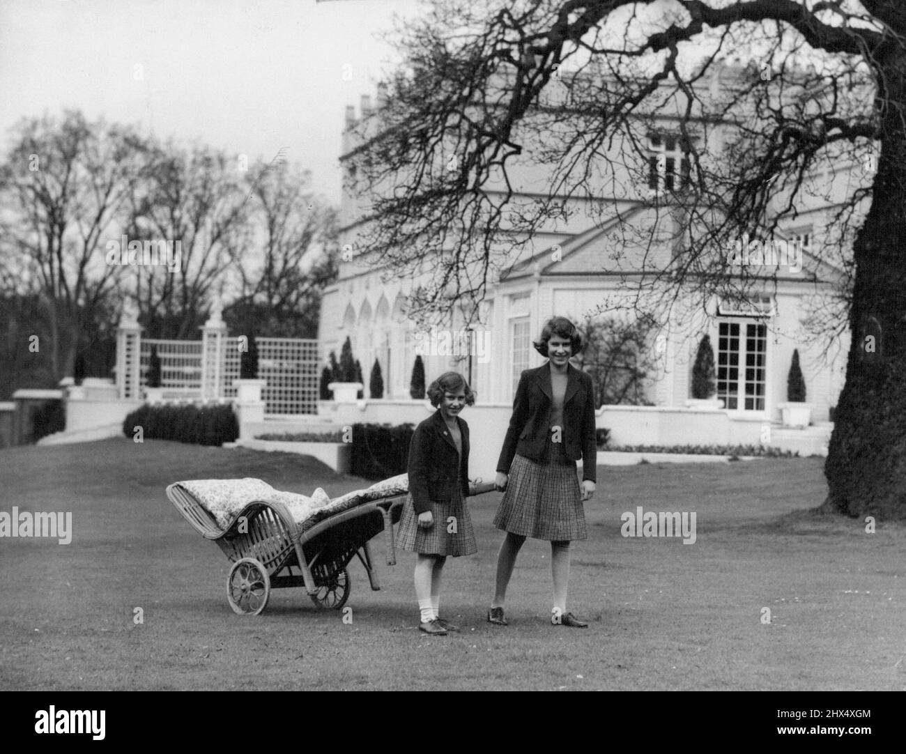 Princess Margaret & Princess Elizabeth - 1940-1945. July 22, 1940 ...