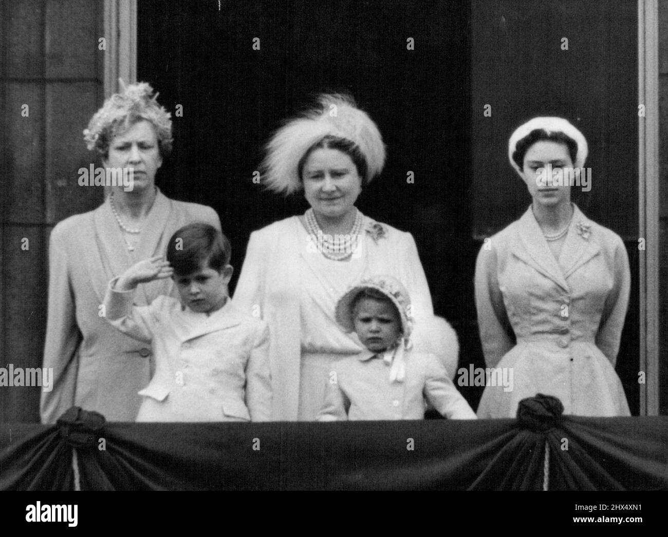Queen elizabeth ii on the royal balcony as her horse Black and White ...