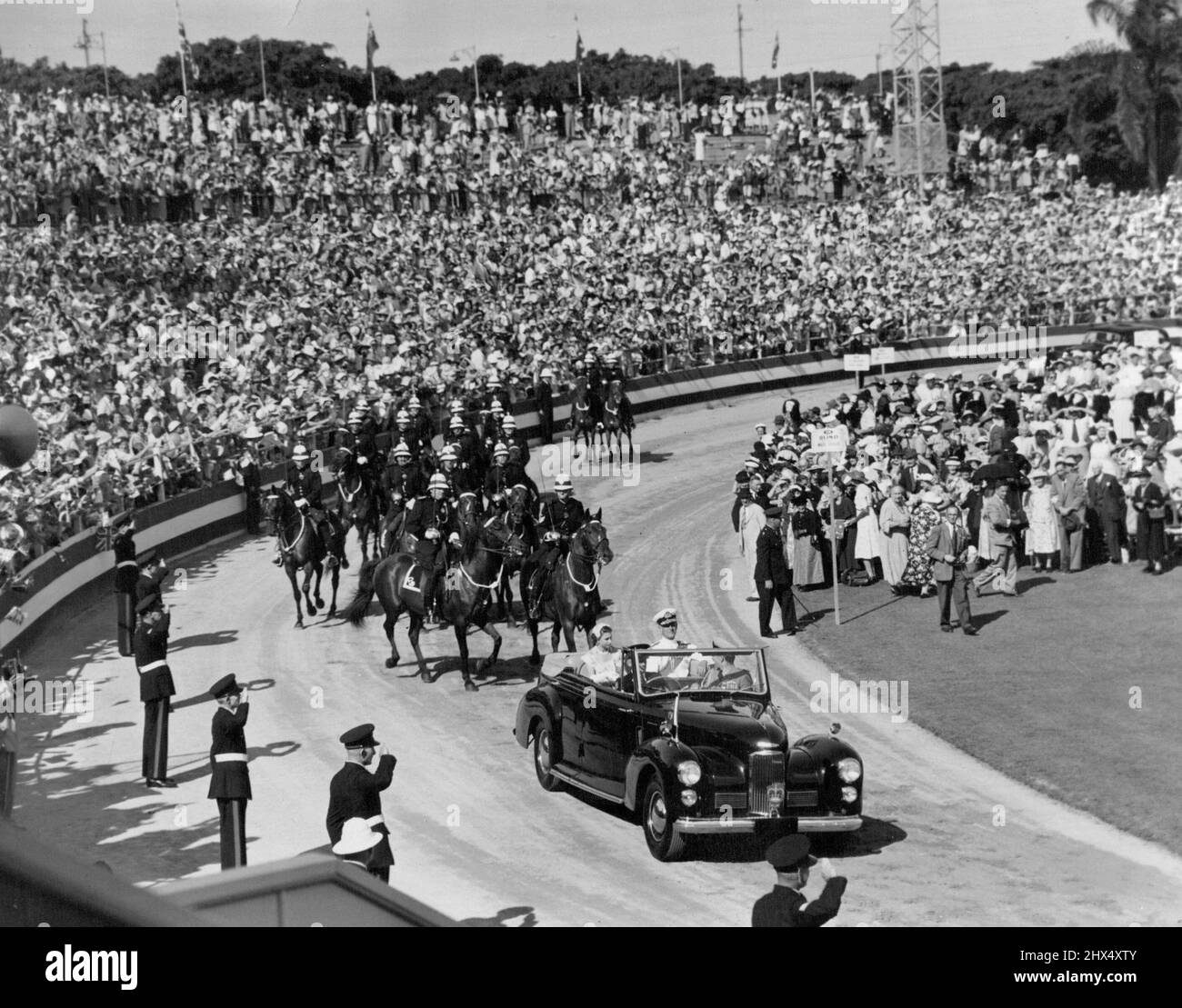 40,000 people packed the Exhibition. The looked cool and lovely, in ...