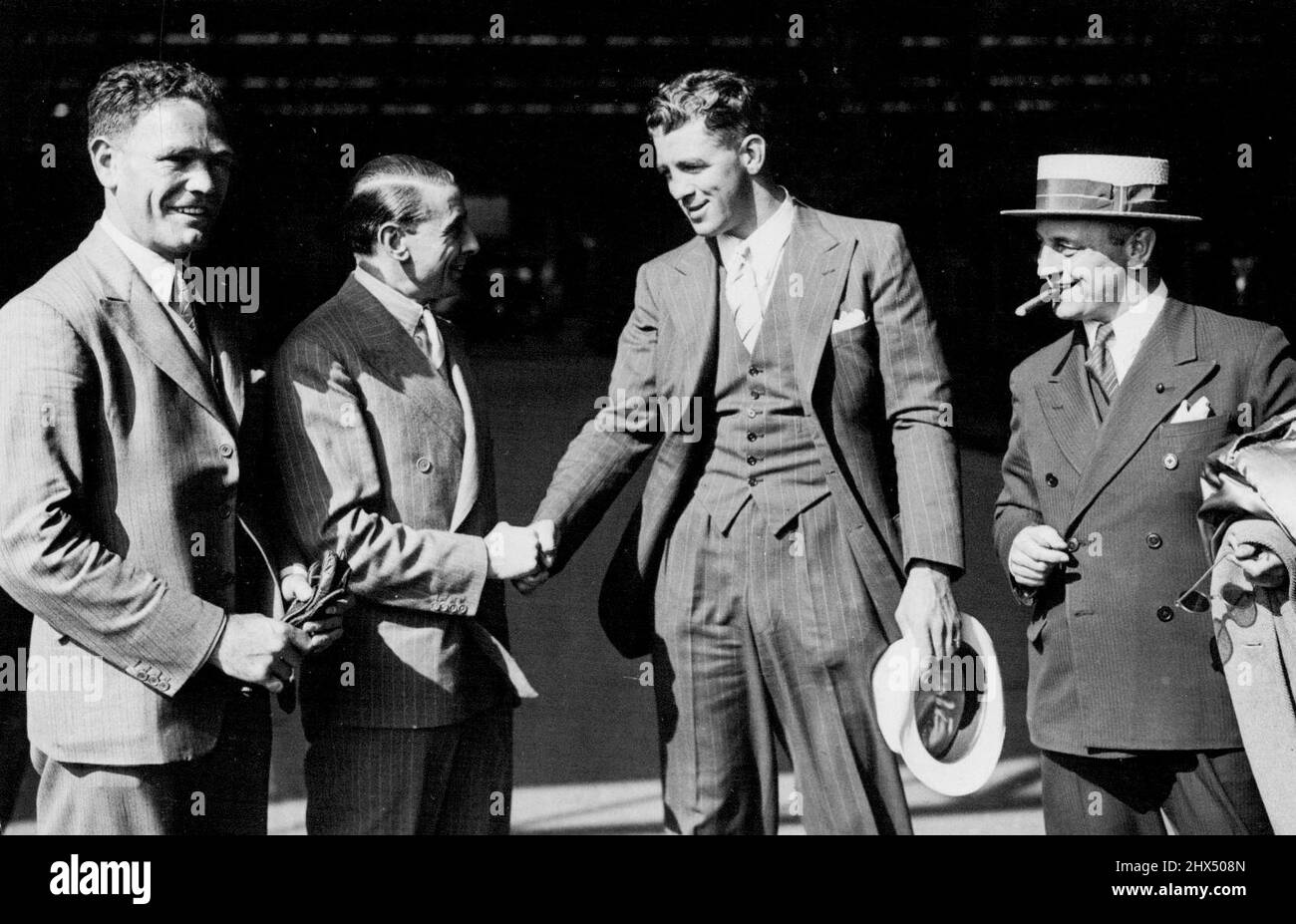 New Zealand Boxer Arrives From U.S.A. -- (L to R) Eddie Pearce, Maurice ...