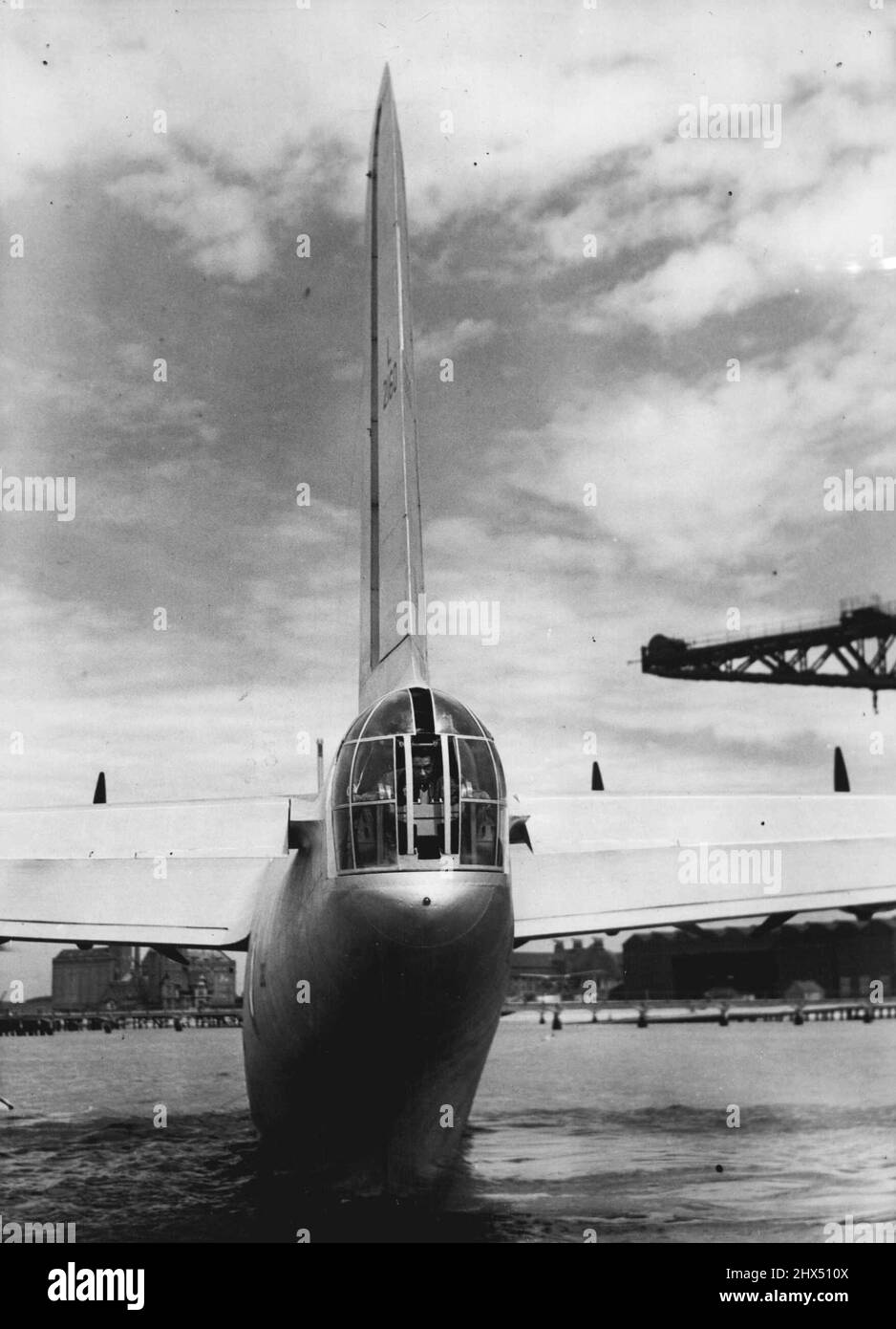 Britain's First "Flying Battleship" Has Air Ministry Trials At ...