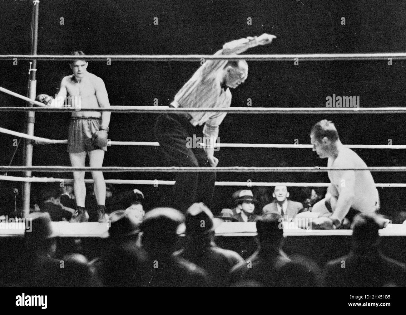 Boxing heavyweight phil scott hi-res stock photography and images - Alamy