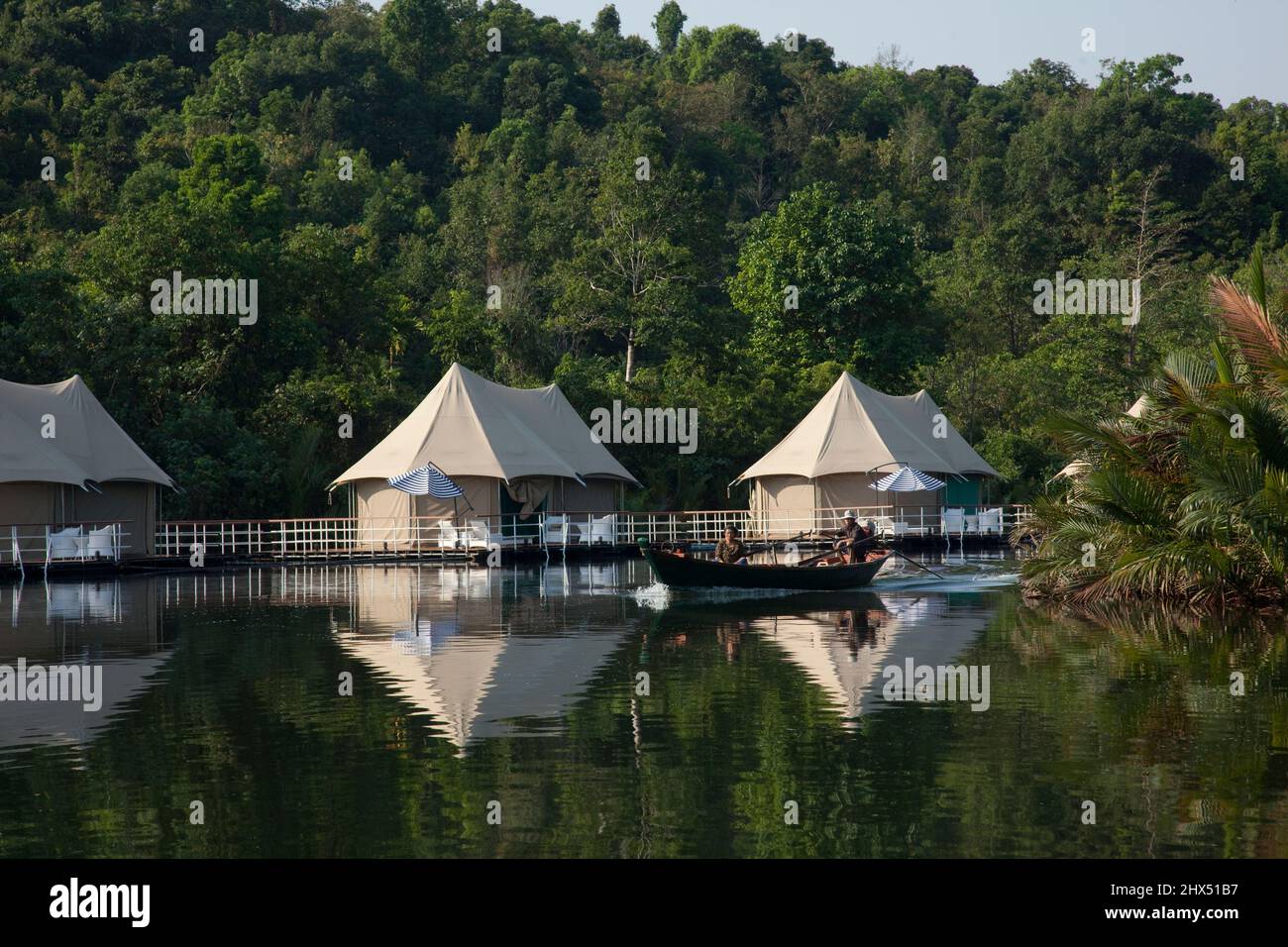 Cambodia, Koh Kong, Tatai river, Four Rivers floating eco-lodge and ...