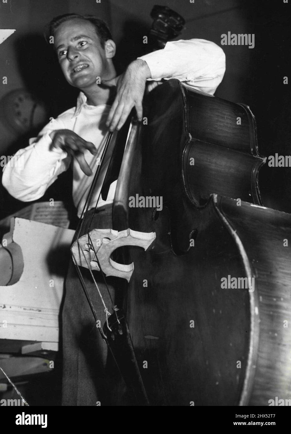 Upright bass player hi-res stock photography and images - Alamy