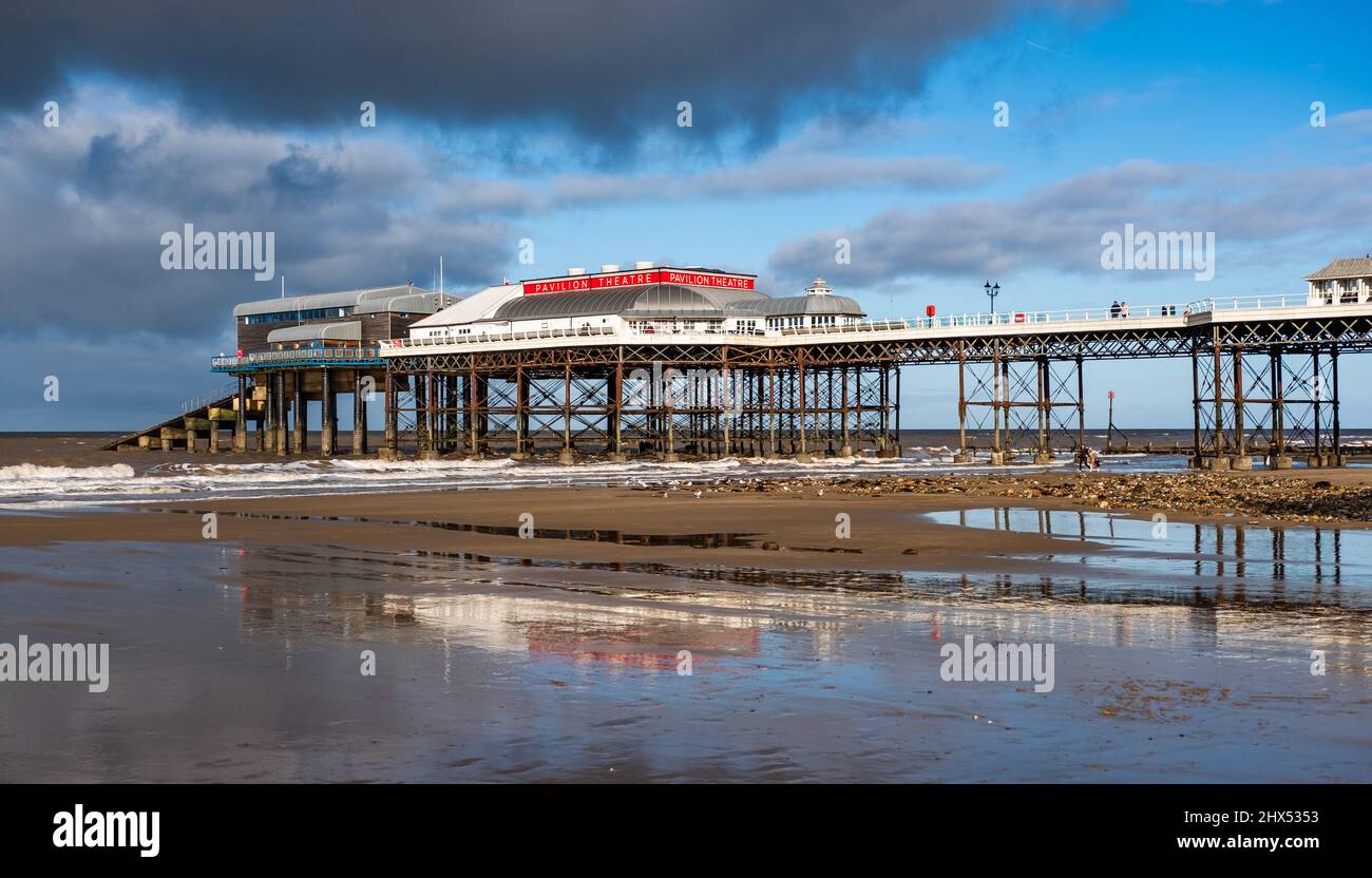 Cromer beach and the famous Victorian pier Stock Photo - Alamy