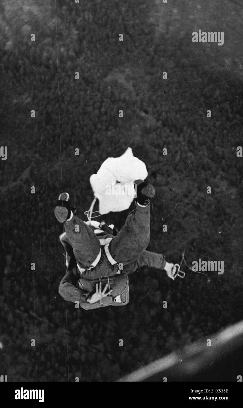 423 parachutes hi-res stock photography and images - Alamy