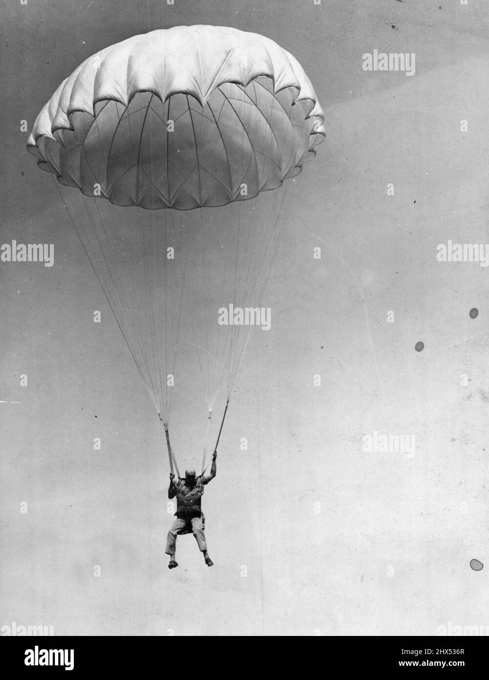 423 parachutes hi-res stock photography and images - Alamy