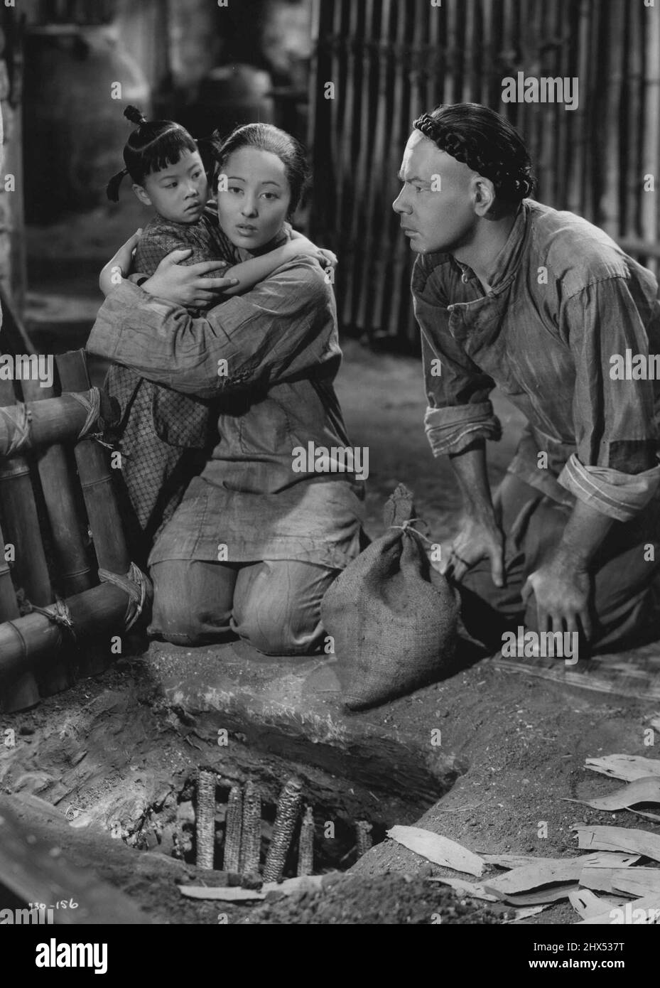 Movie - "The Good Earth". Paul Muni, Luise Rainer and "little Daughter ...