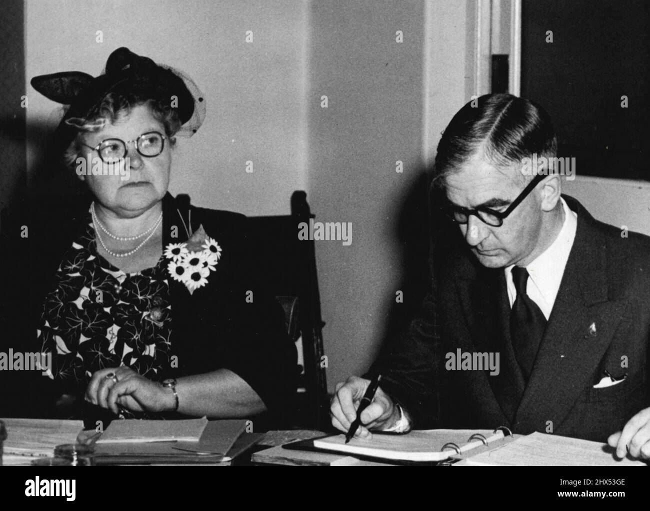 Mr robert osborne hi-res stock photography and images - Alamy