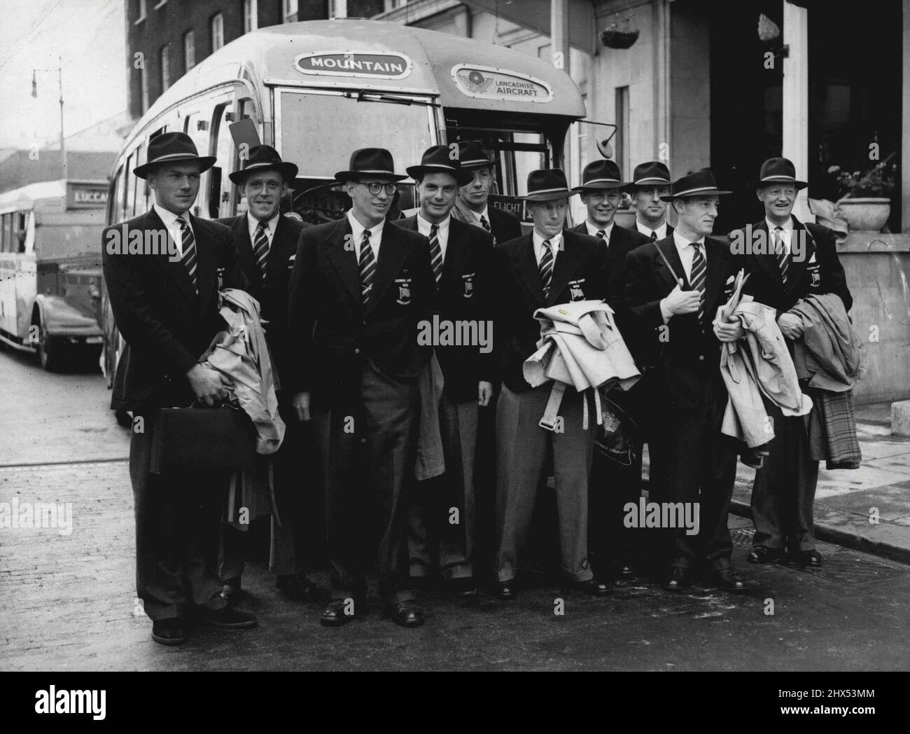 Vintage rowing team group photo hi-res stock photography and images - Alamy