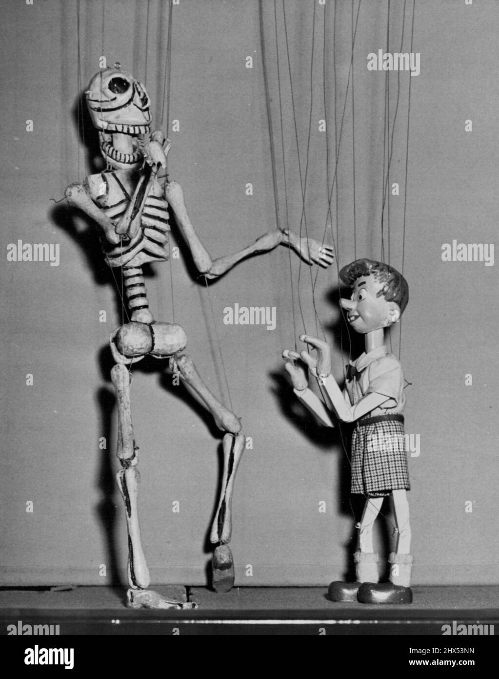 Puppet stage screen hi-res stock photography and images - Alamy