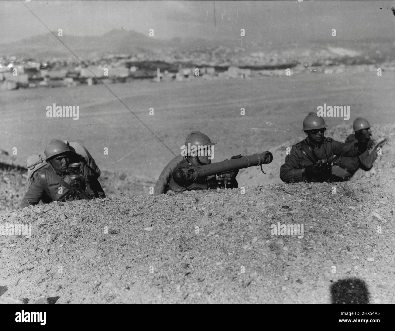 Range-Finders of a machine-gun squad seen in action during manoeuvres ...