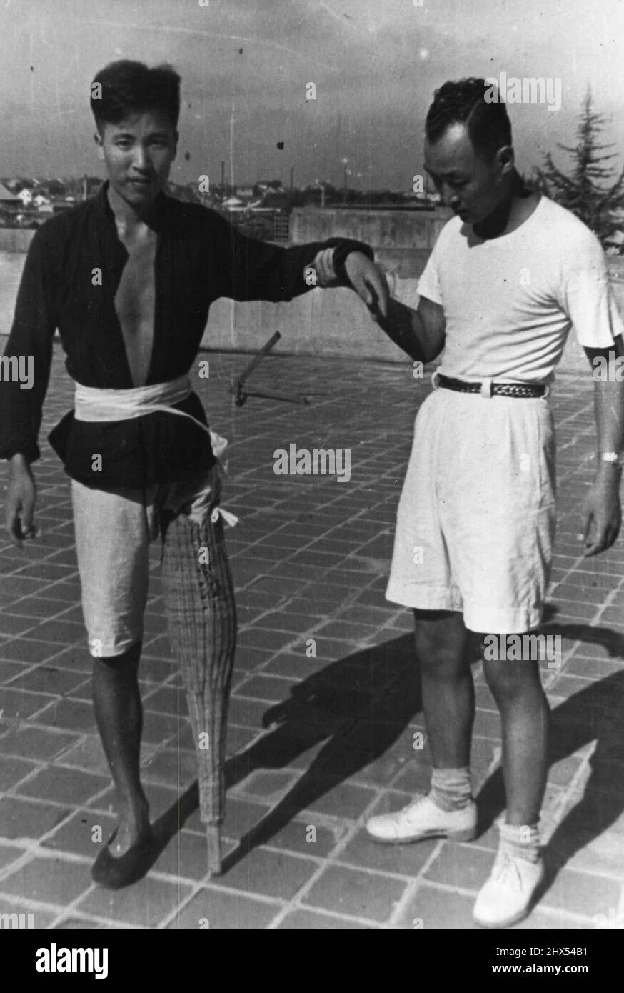 Two story trains hi-res stock photography and images - Alamy