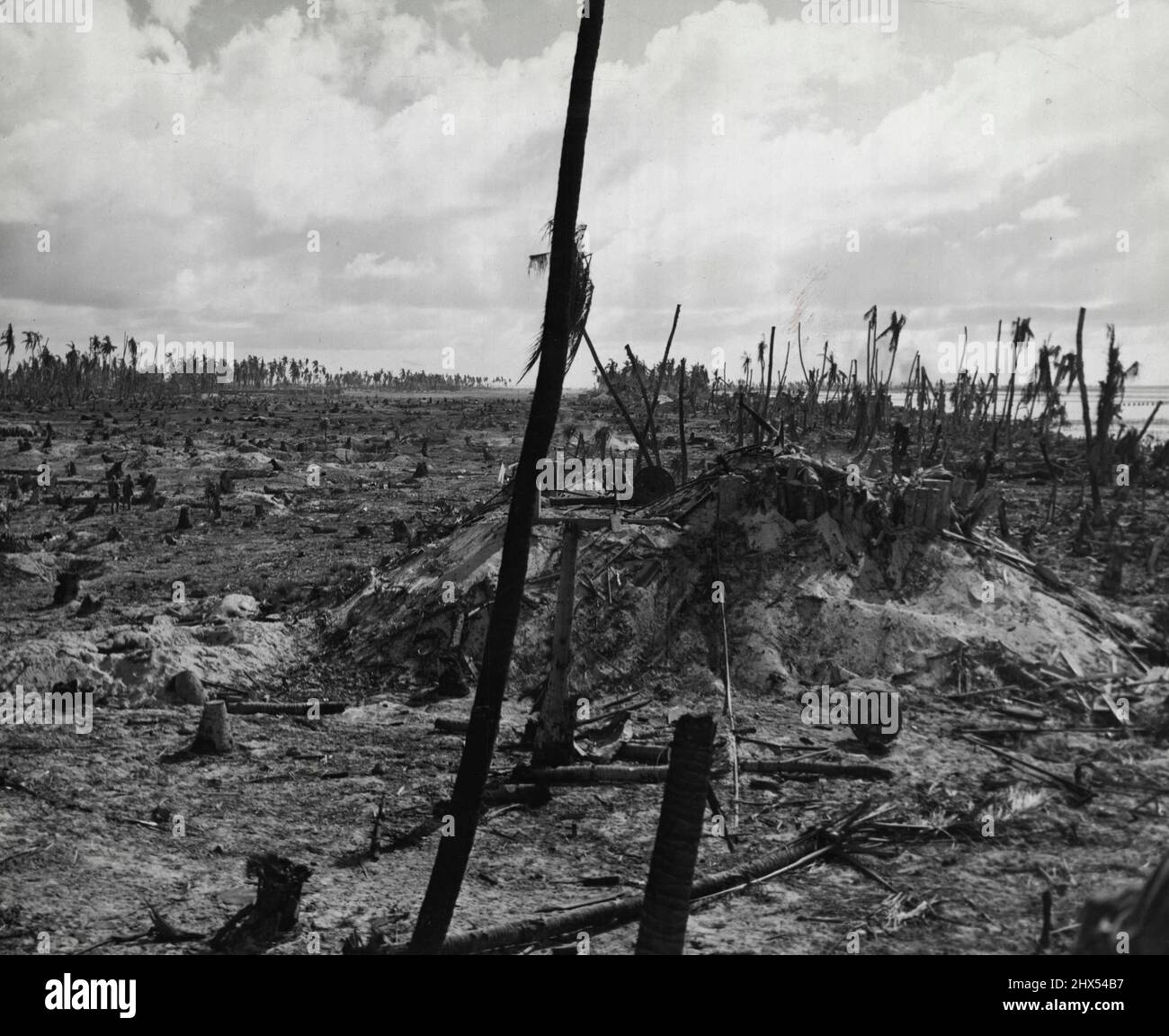 Tarawa Island - Military. November 27, 1943. (Photo by Official Marine ...