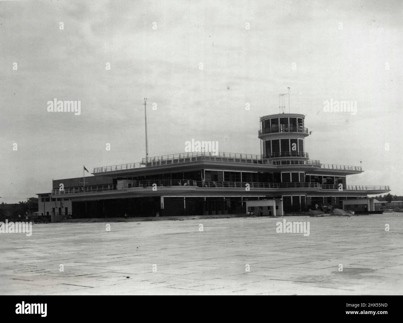 Singapore's £1,000,000 Airport The terminal building, with control ...