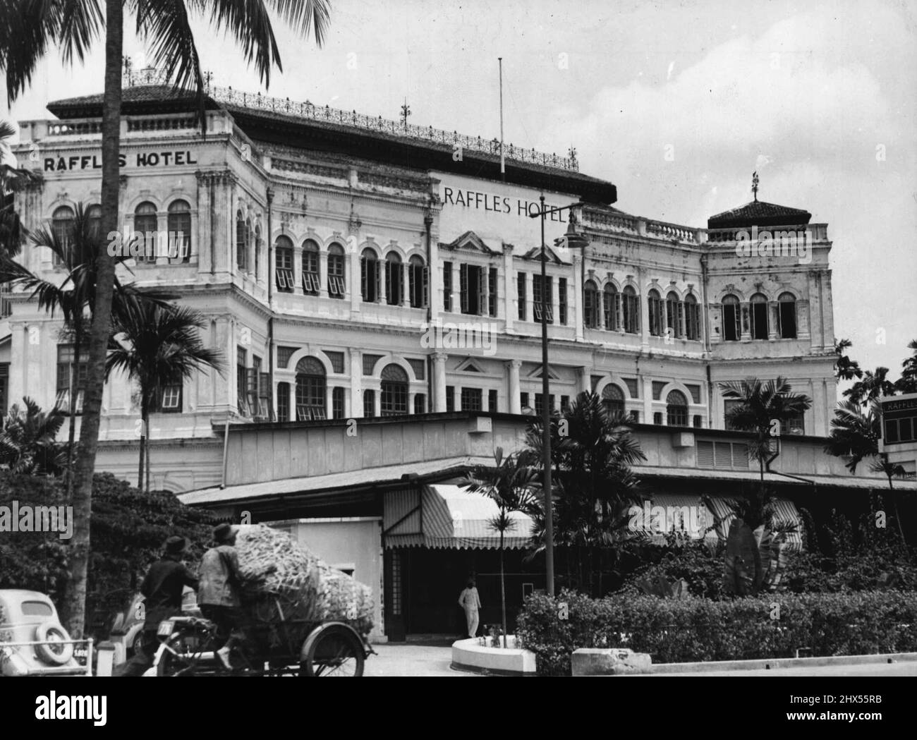 Singapore Place - Raffles Hotel. January 24, 1942 Stock Photo - Alamy