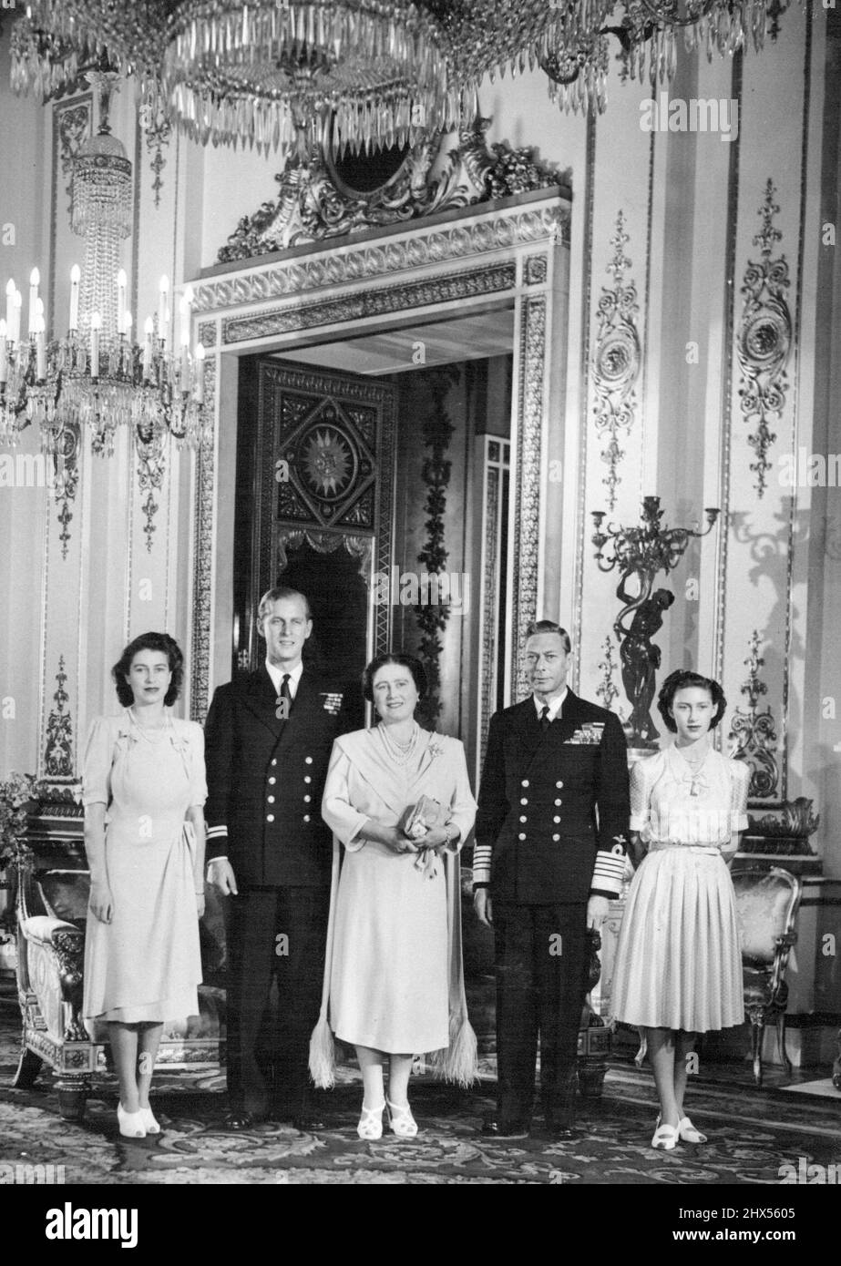 uFort the Royal wedding Buckingham Palace family group -- King George and Queen Elizabeth with ...