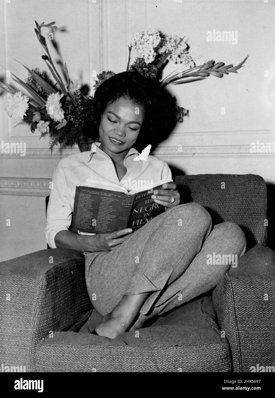 American actress and author hi-res stock photography and images - Alamy