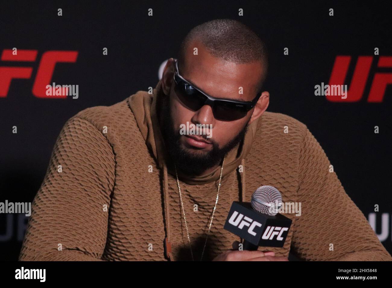 Thiago santos hi-res stock photography and images - Alamy