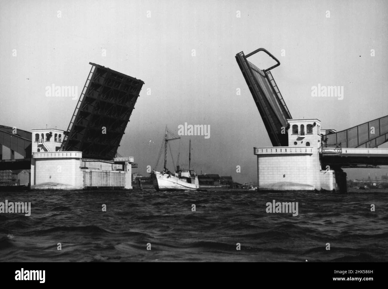 First Drawbridge Built In Far East - Testing the vertical-lift spans ...
