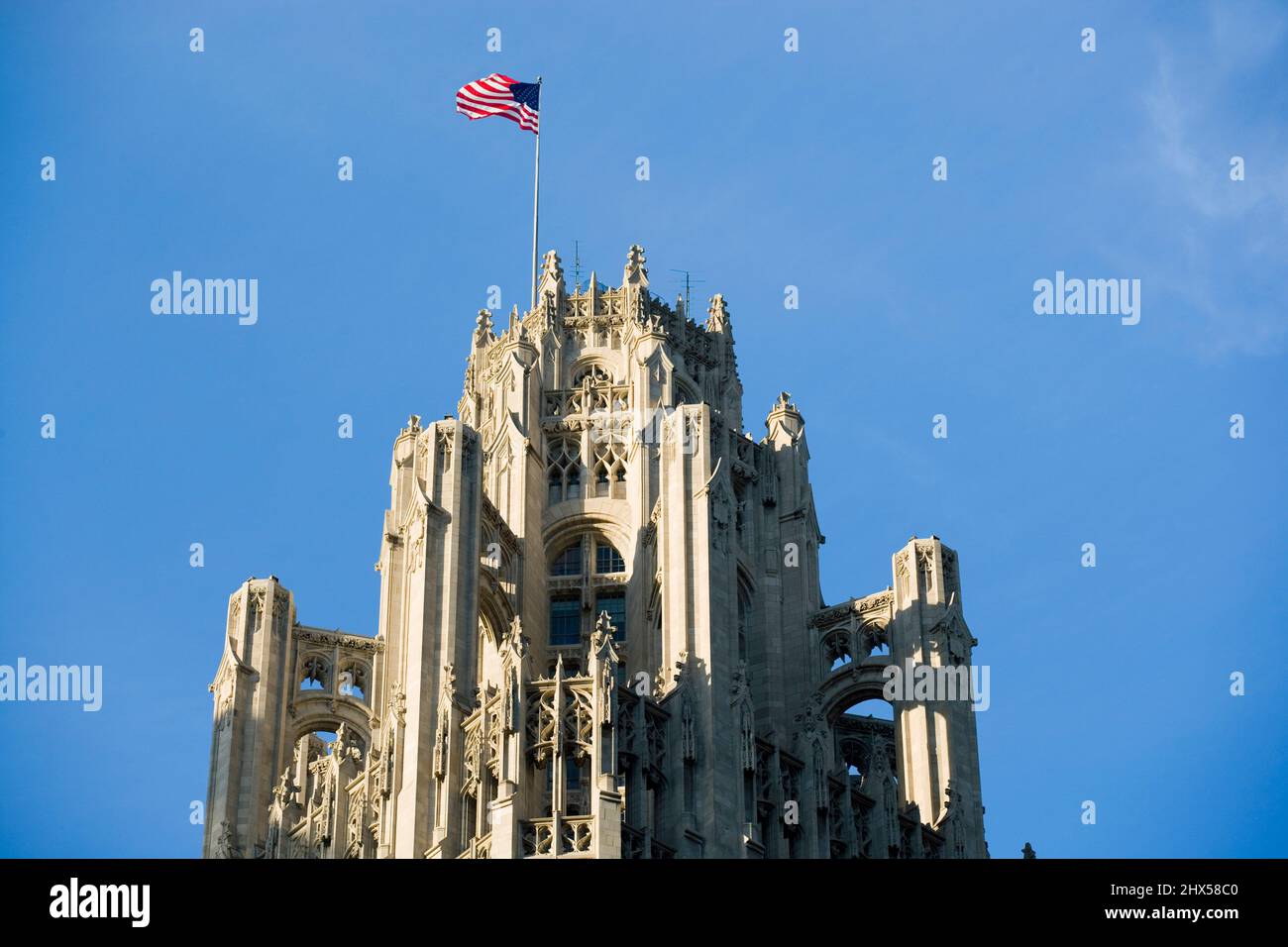 TRIBUNE TOWER (©HOOD HOWELLS VINCI BURLING 1925) BUILDING CHICAGO ...