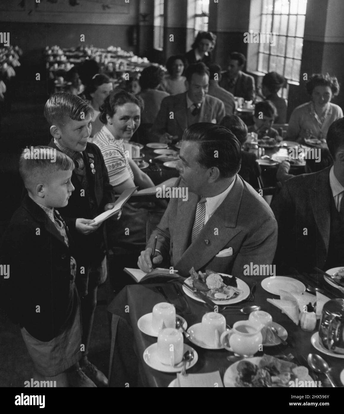 12 february 1954 hi-res stock photography and images - Alamy