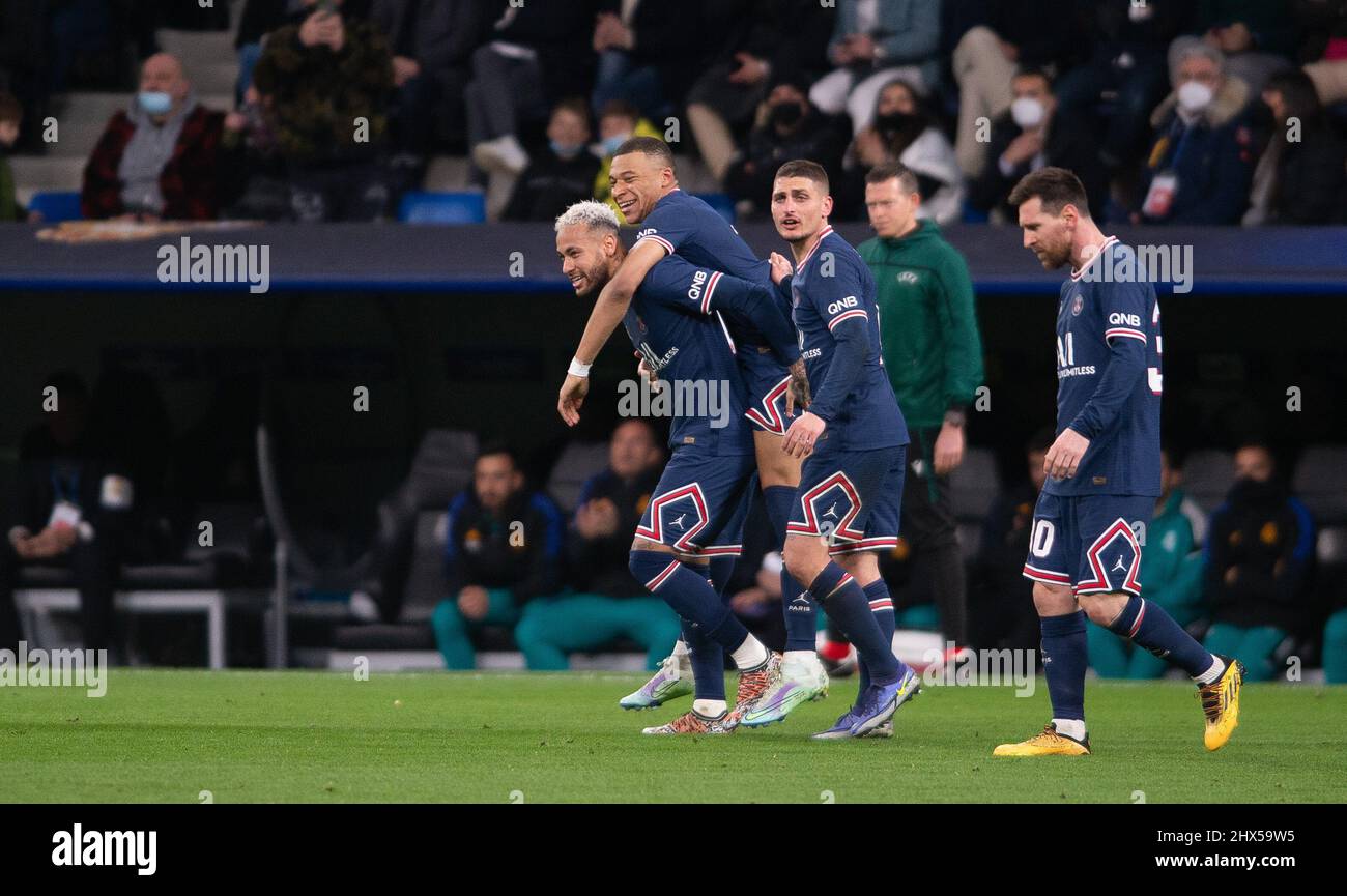 Paris saint germain messi mbappe hi-res stock photography and images ...