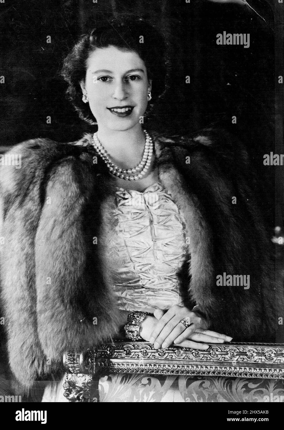 Queen elizabeth ii studio portrait hi-res stock photography and images ...