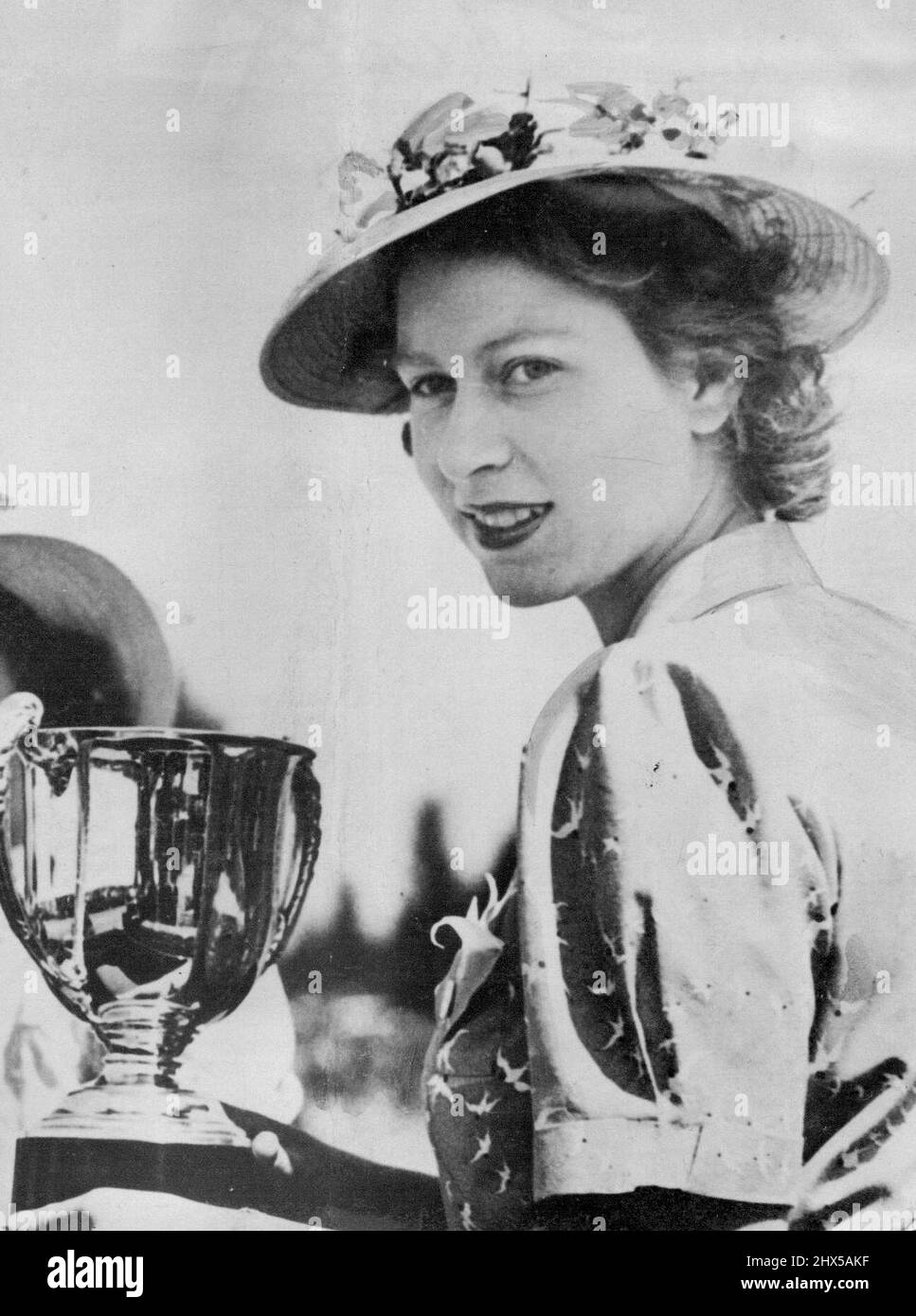 Princess queen elizabeth ii 1944 hi-res stock photography and images ...