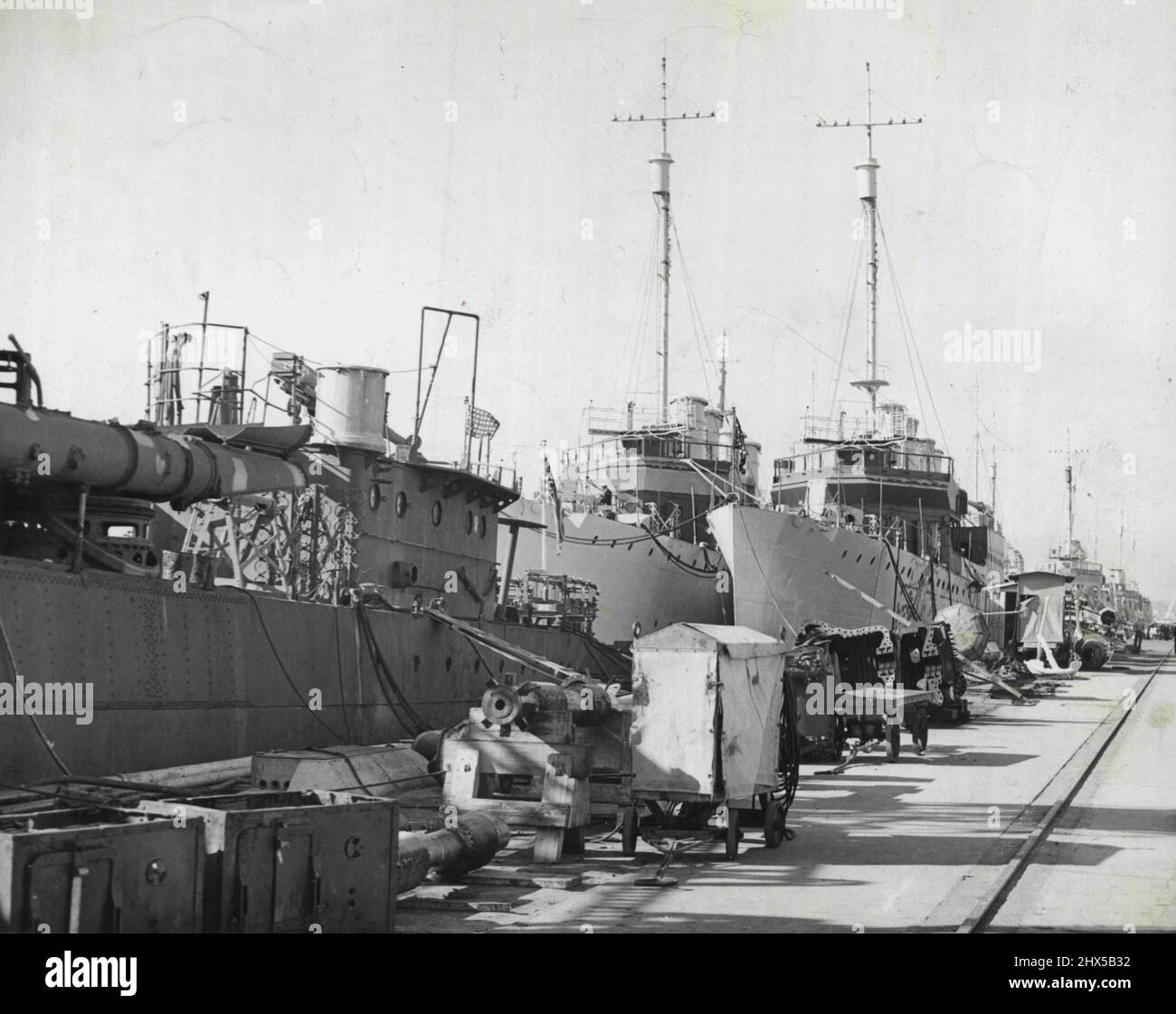 American destroyers 1940 hi-res stock photography and images - Alamy