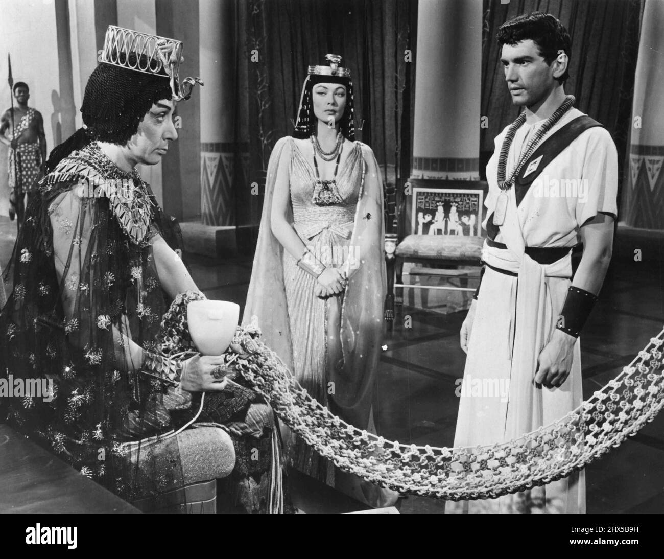 Sinuhe and Horem-heb save life of the Pharaoh, but refuse honors ...