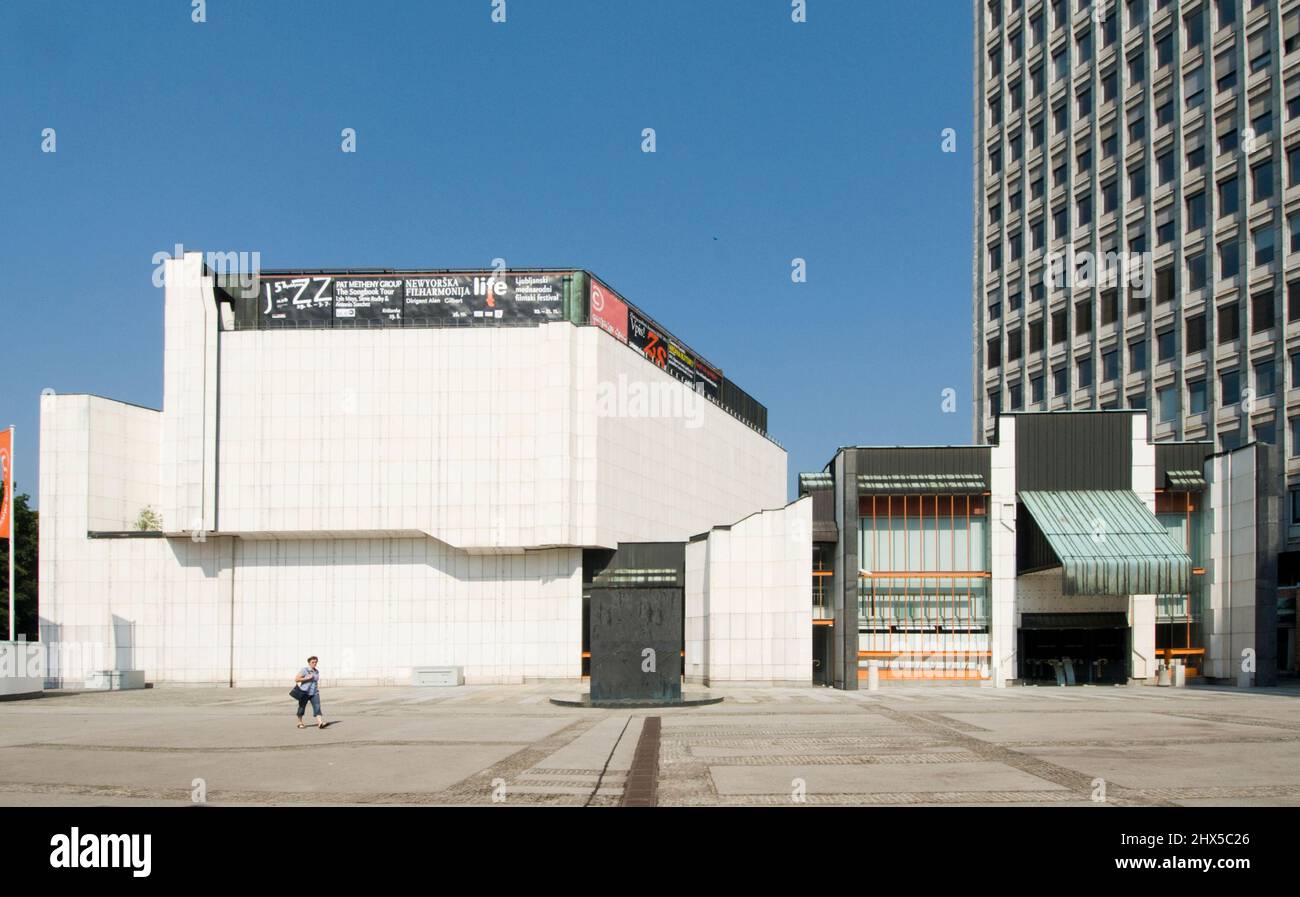 Slovenia, Ljubljana, Cankarjev Dom (Cankar Hall) facade with monument ...