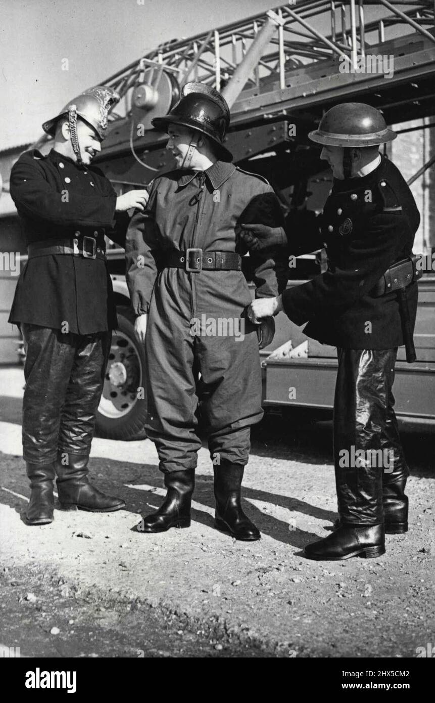 Firefighter tests heat protective hi-res stock photography and images ...