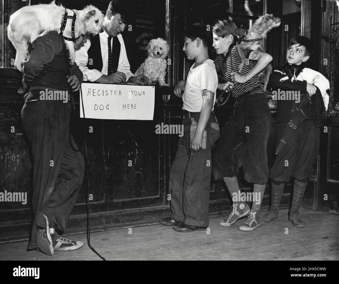 Signing Up - Scene in the Madison Square Boys Club as the boys register ...