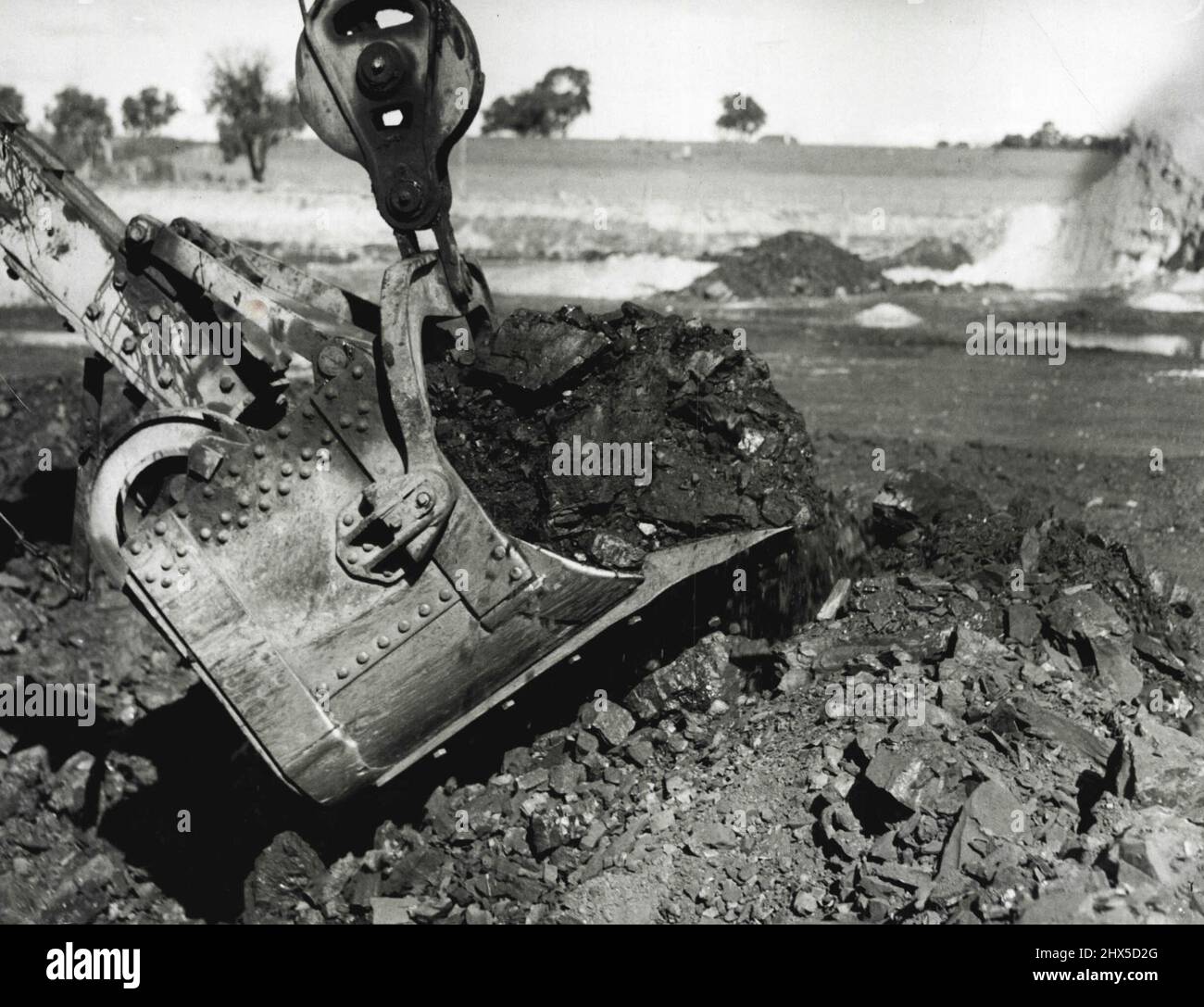 Earth Moving Equipment - Vehicles. August 08, 1949 Stock Photo - Alamy