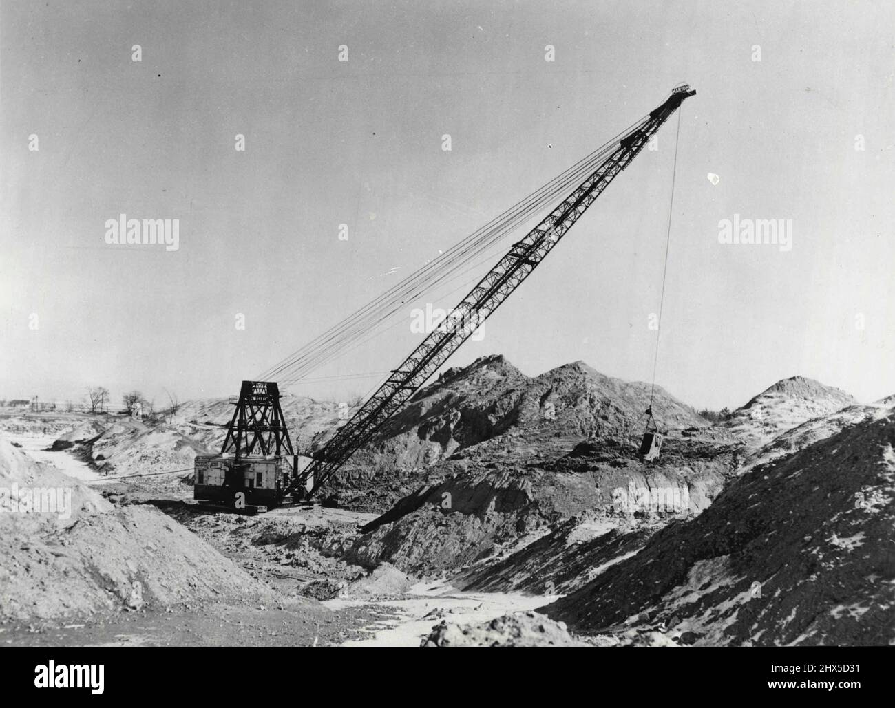 Vintage excavator walking dragline hi-res stock photography and images ...