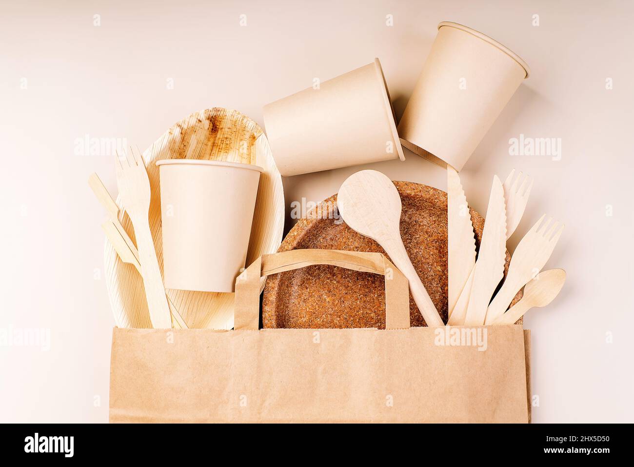 Eco craft paper tableware,cups,fast food containers.Recycling,eco ...