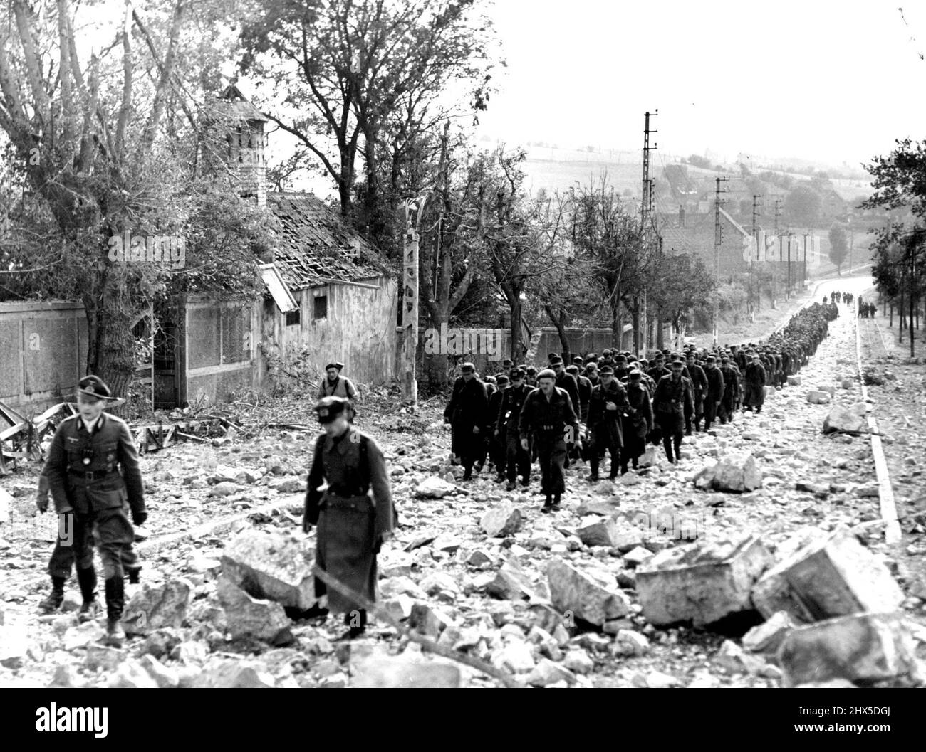 1944 world war two german soldiers camp hi-res stock photography and ...