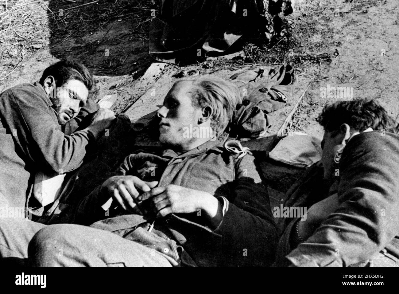 1944 world war two german soldiers camp hi-res stock photography and ...