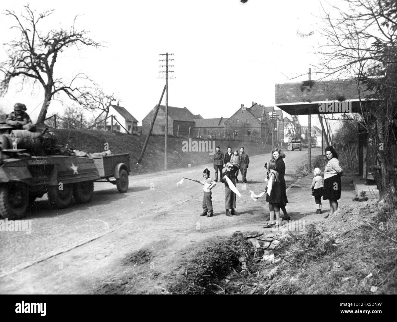 German Children Wave White Flags - Gorman children wave white flags as ...
