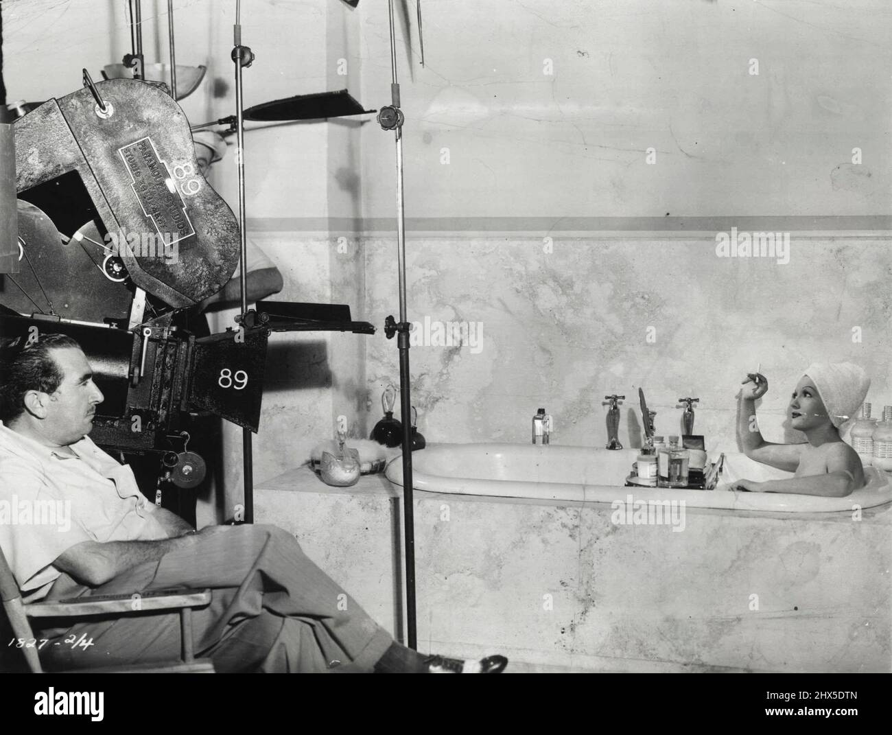 Paramount lighting hi-res stock photography and images - Alamy