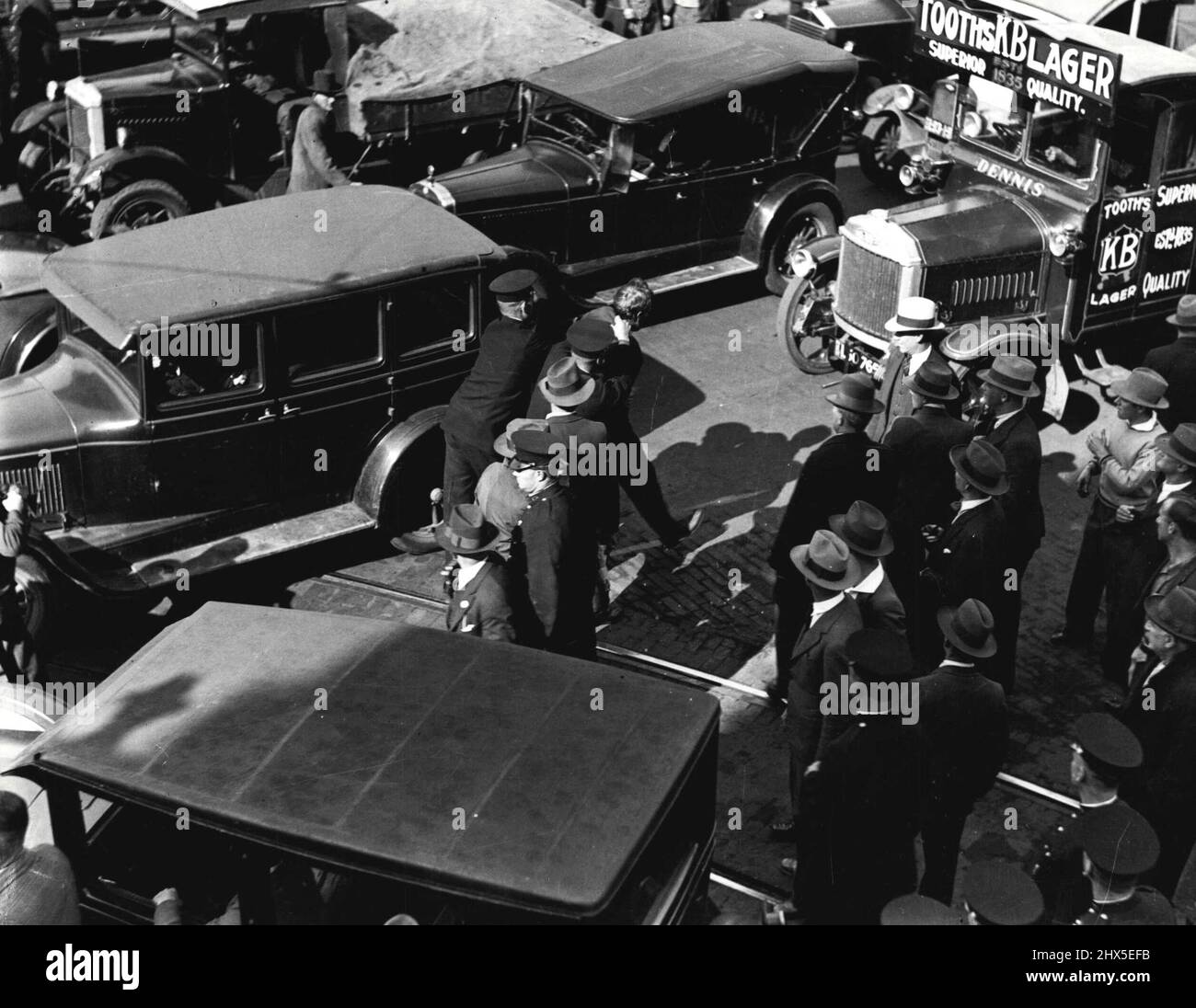 Crowd unemployed hi-res stock photography and images - Alamy