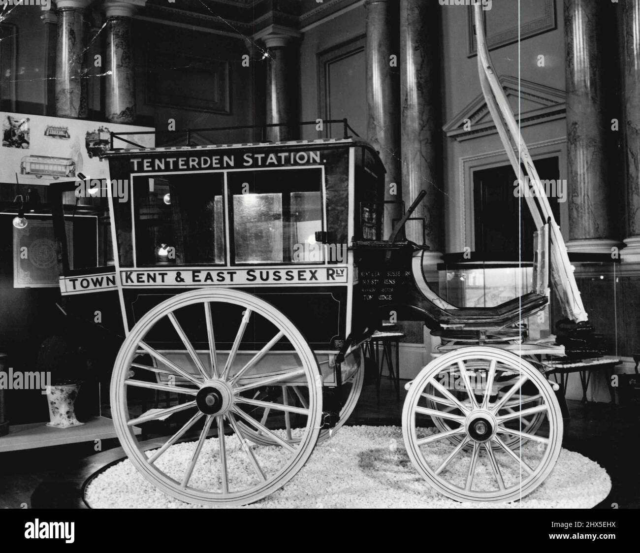 "Popular Carriage" Exhibition -- The Country Station Horse Bus. In pre ...