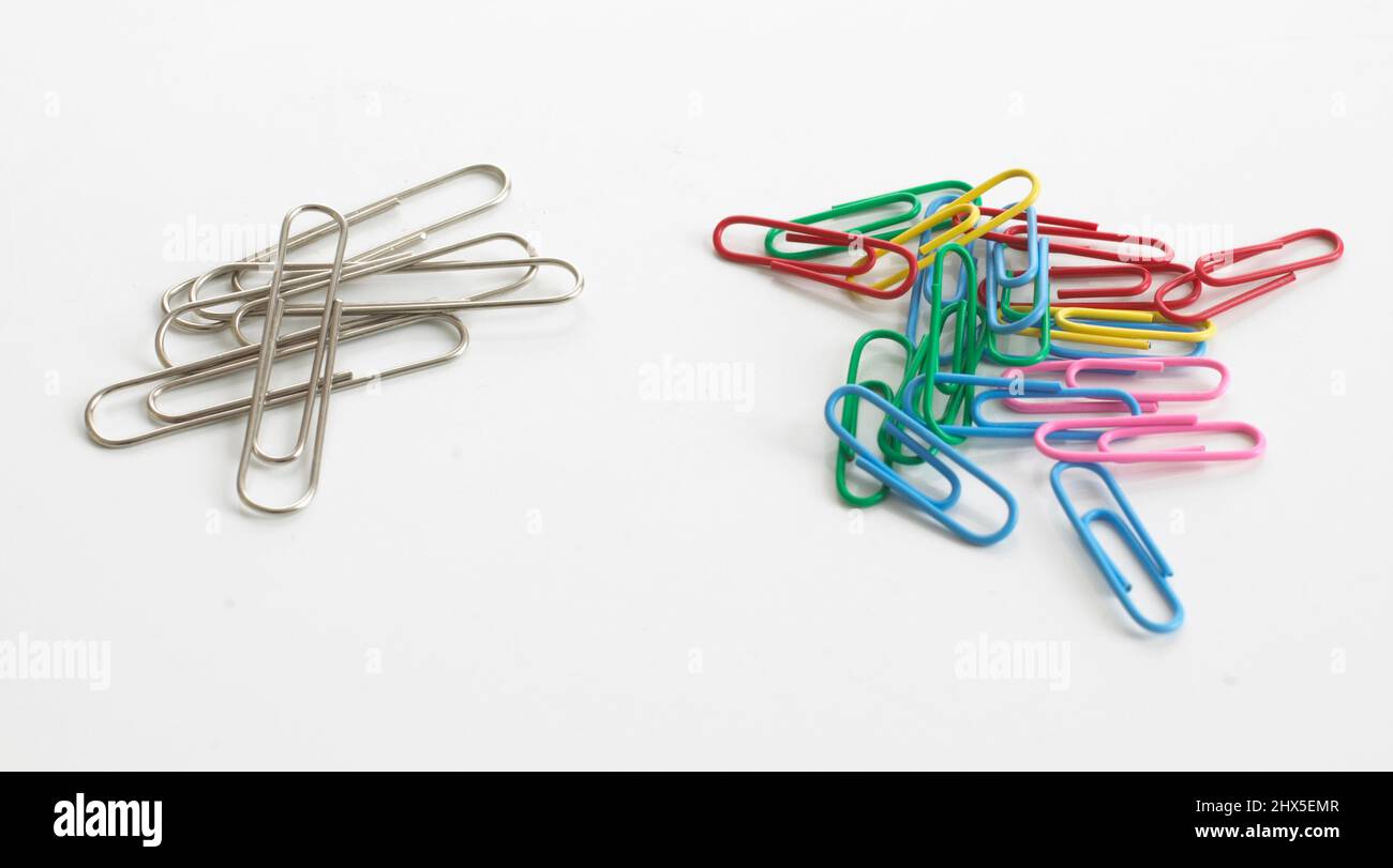 Plain silver and colourful paper clips, close-up Stock Photo - Alamy