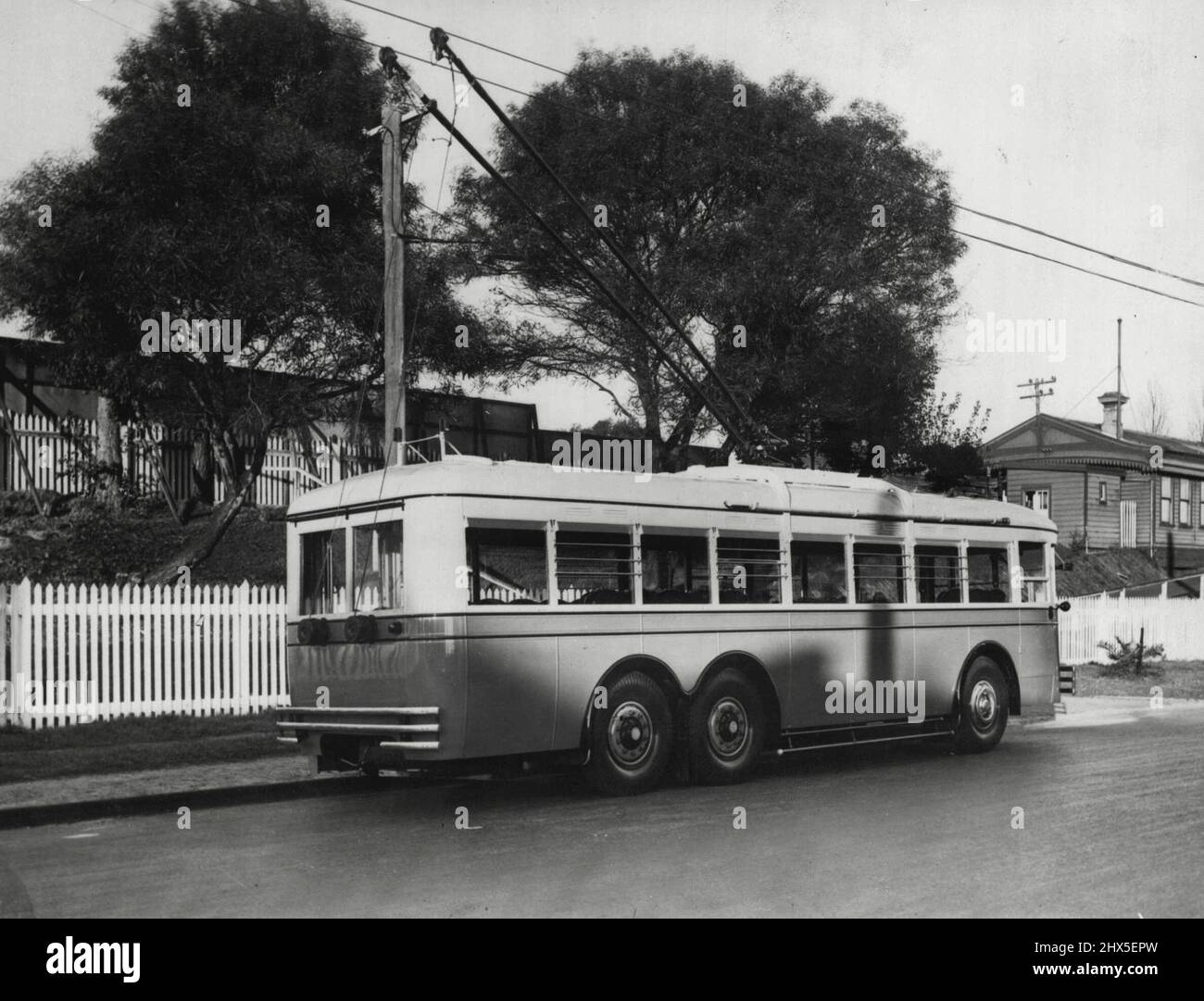 Novel Trolley Bus -- The first trolley bus to be put into operation in ...