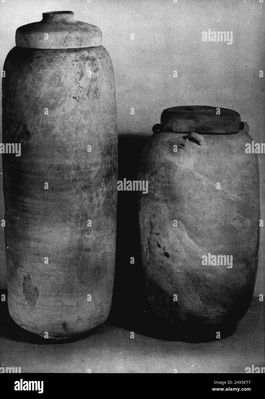 Dead sea scrolls jars hi-res stock photography and images - Alamy