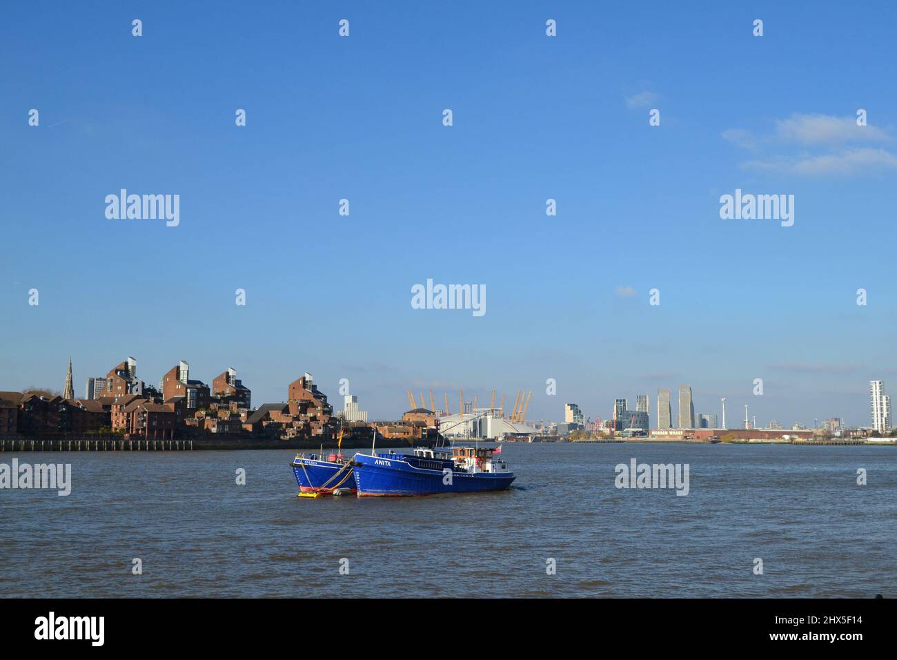 London bridge greenwich railway viaduct hi-res stock photography and ...