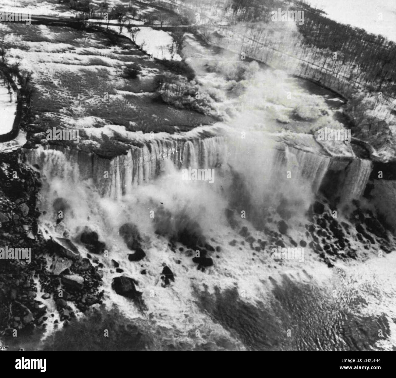 Niagara Falls Falling Apart - An estimated 15,000 tons of rock ...