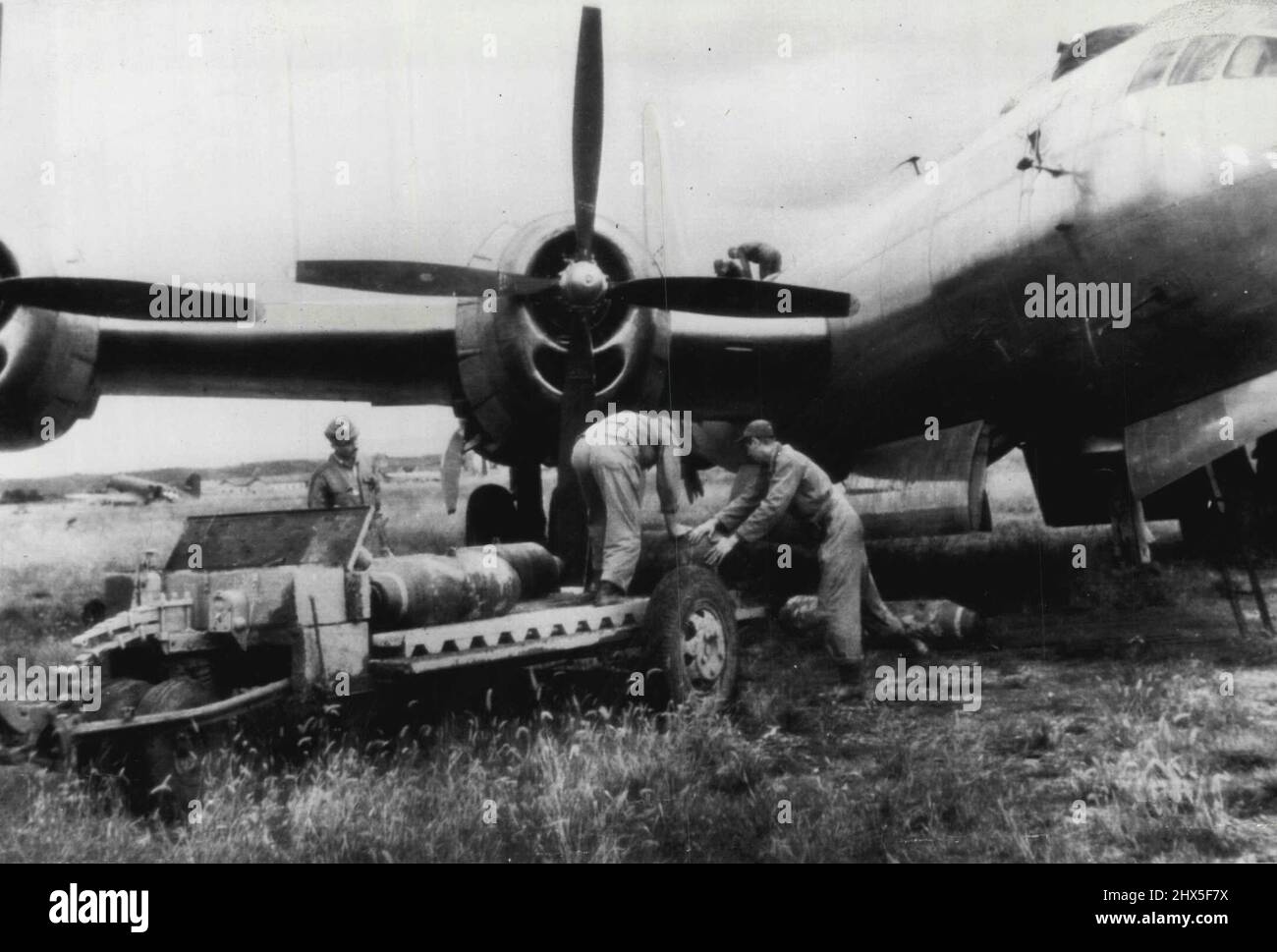 Bombs ***** 20th Bomber Command load bombs into the ***** Superfortress ...